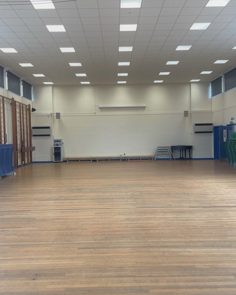 Manorcroft Primary School Hall Manorcroft Primary School, Wesley Drive ...